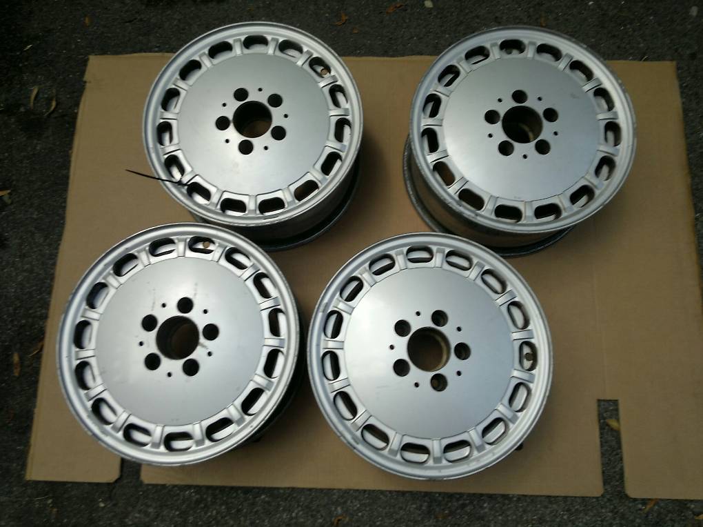 Mercedes Gullideckel Kanaldeckel Alu 1 Satz. R107, W107 usw. im Kanton ...