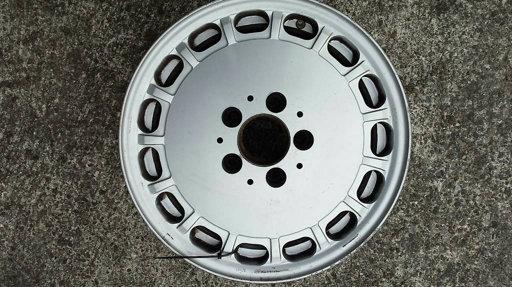 Mercedes Gullideckel Kanaldeckel Alu 1 Satz. R107, W107 usw. im Kanton ...