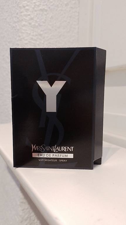 Yves Saint Laurent Y Eau de Parfum Probe - Neu & Unbenutzt! im Kanton ...