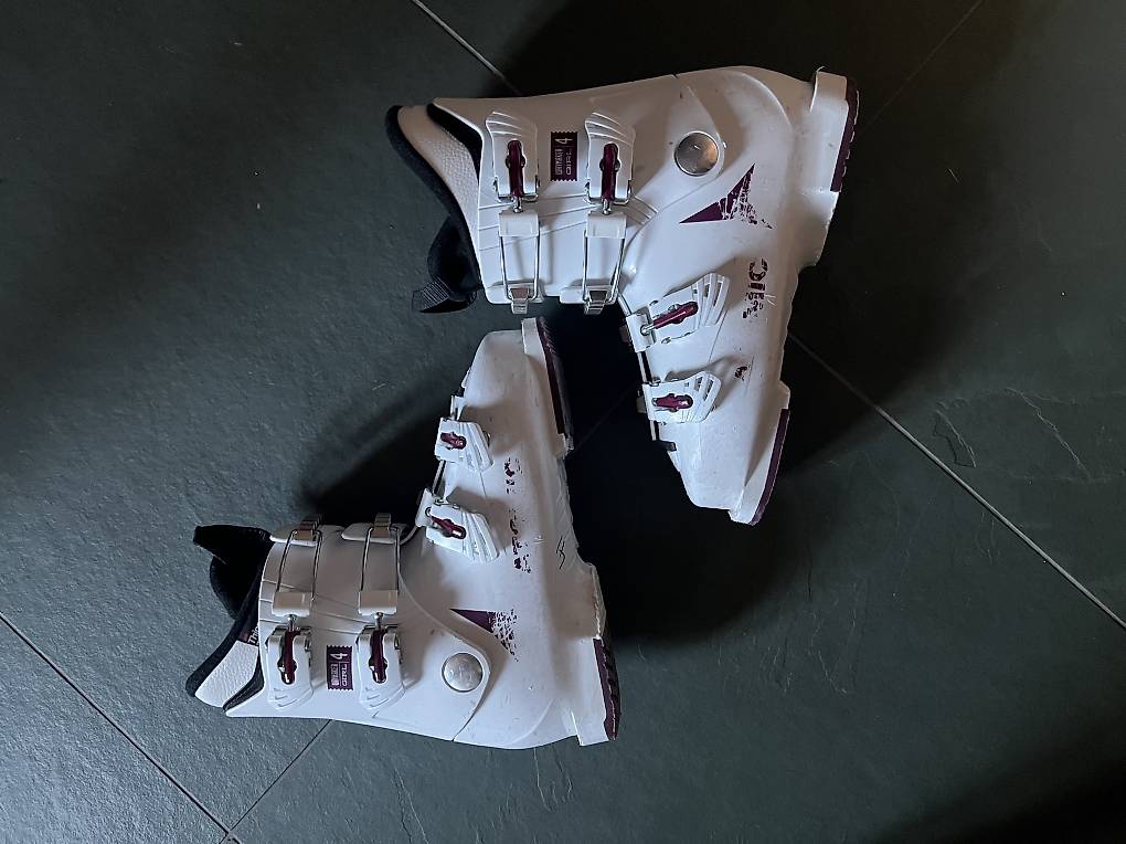 Kinder Skischuhe Atomic Waymaker Girl Grösse 41, 26-26.5 im Kanton ...