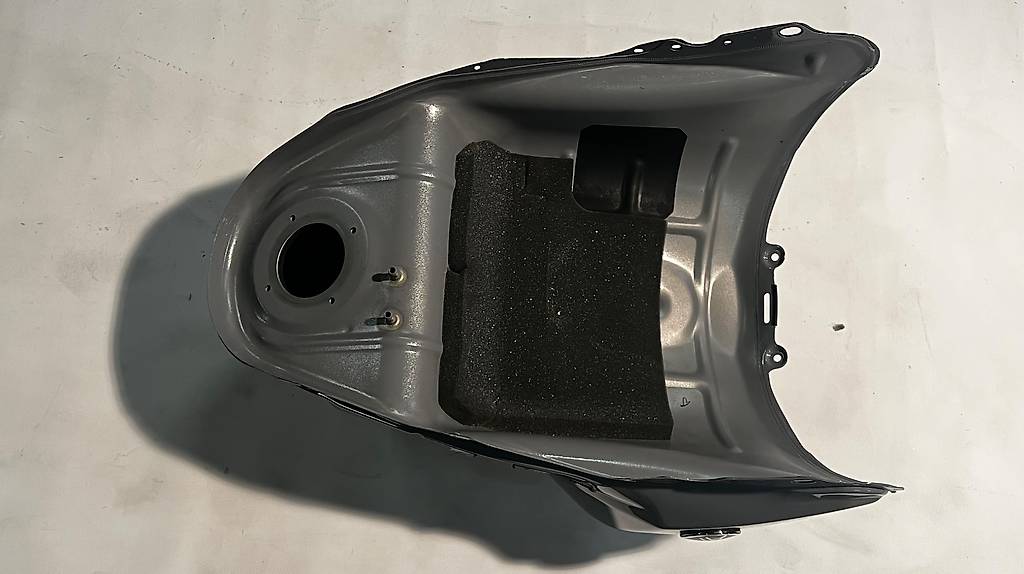 Yamaha MT 09 Tank, Benzintank, Kraftstofftank #800-7 im Kanton Bern ...