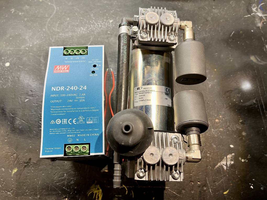 KNF Kompressor inkl. Powersupply und Drucktank im Kanton Luzern - tutti.ch