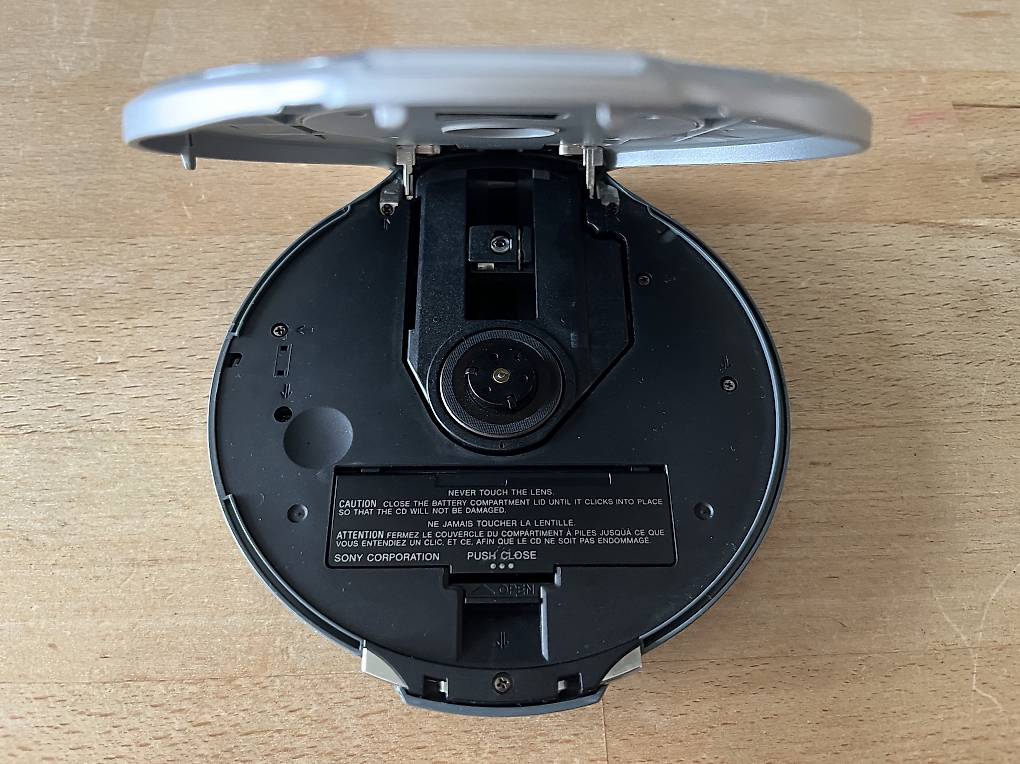 Sony Discman D-NE520 mit originalem Zubehör im Kanton Zürich - tutti.ch