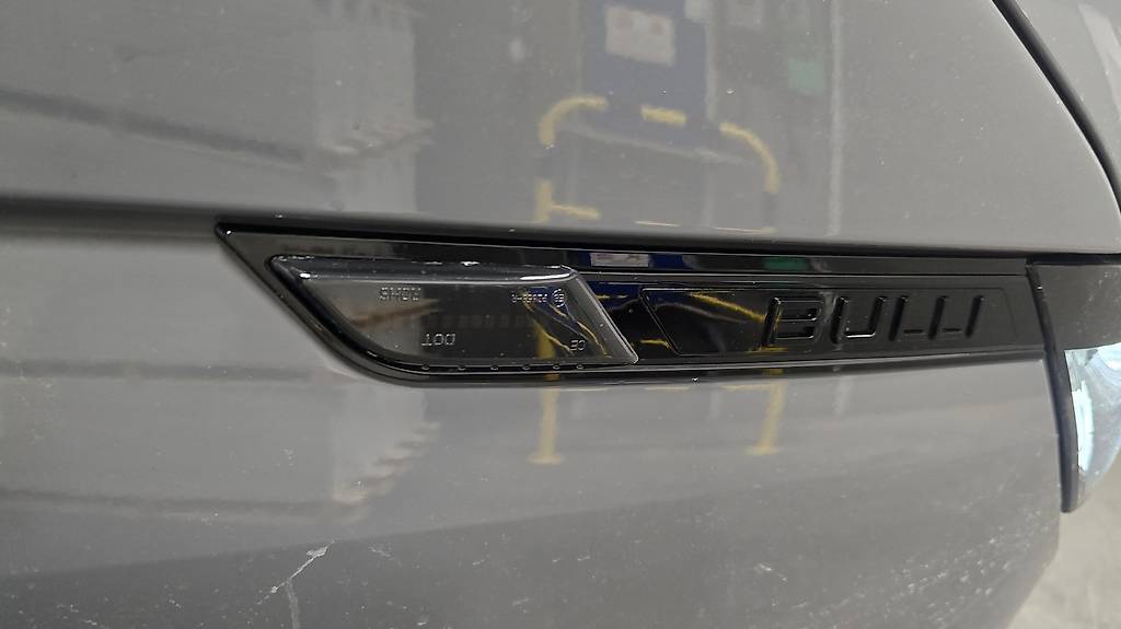 VW T6.1 Bulli Schriftzug mit Dynamik LED Black und Montage im Kanton St ...