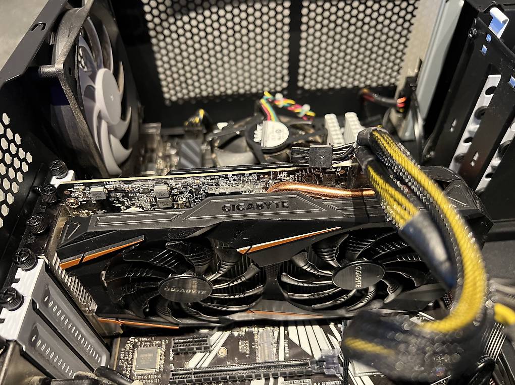 GAMING PC I5-9600K GeForce für 490.- im Kanton Bern - tutti.ch