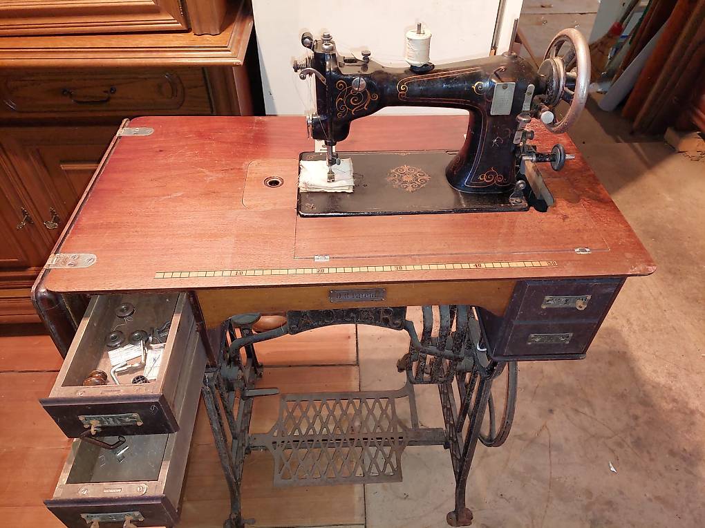 Antike Adler Nähmaschine im Kanton Solothurn - tutti.ch