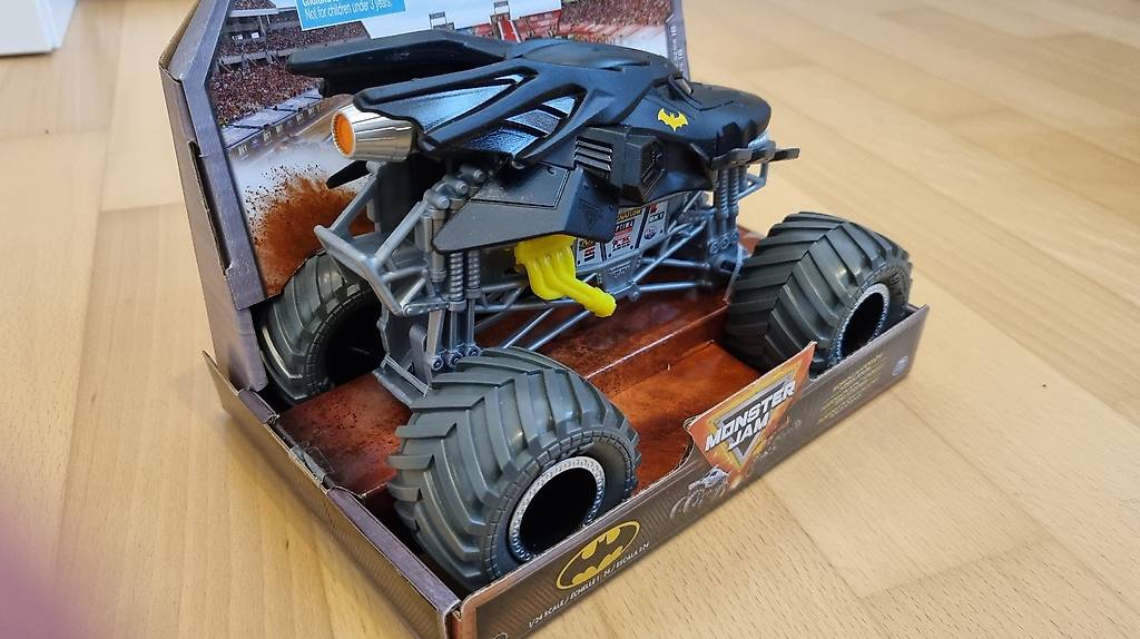 Monster Jam Batman Batmobil Monster Truck 1:24 im Kanton Aargau - tutti.ch