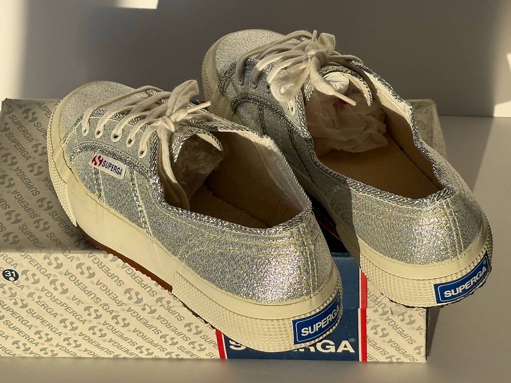 Superga, silber lamée, Gr. 35, neuwertig im Kanton Basel-Landschaft ...