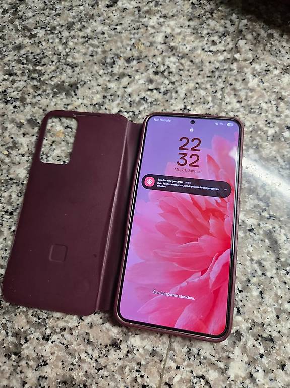 Samsung Galaxy S22+ Phantom White/256 GB + Smart Cover im Kanton Bern ...