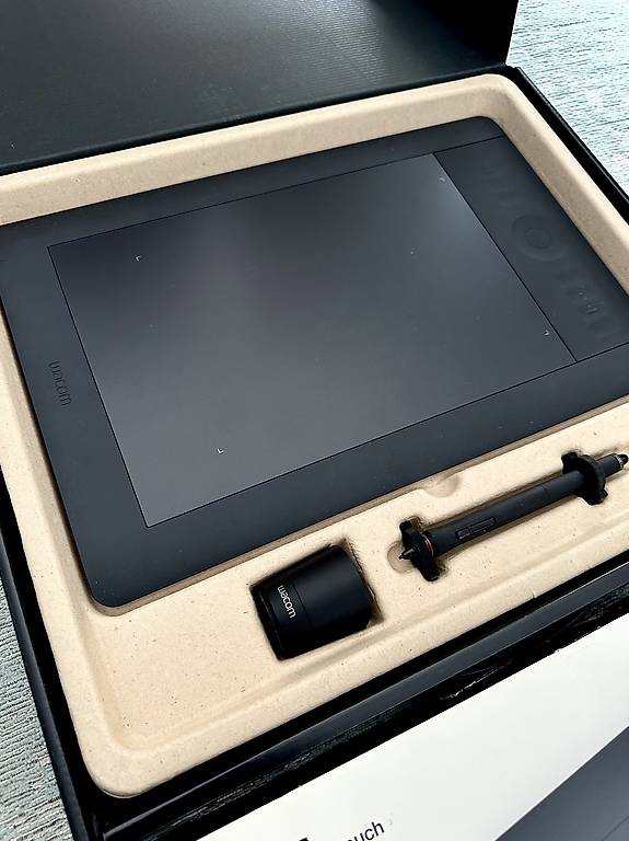Wacom Intuos 5 touch M PTH-650DE Tablet im Kanton Neuenburg - tutti.ch