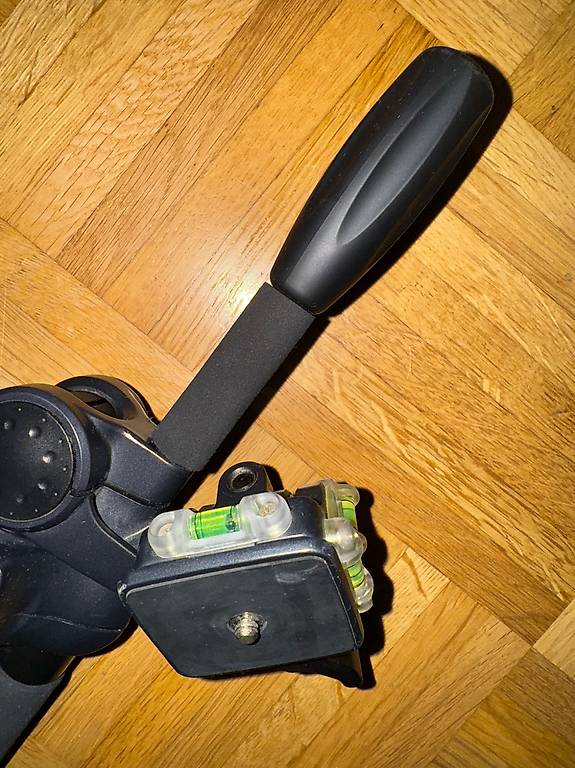 Velbon Easy Black 445b Tripod/Stativ im Kanton Bern - tutti.ch