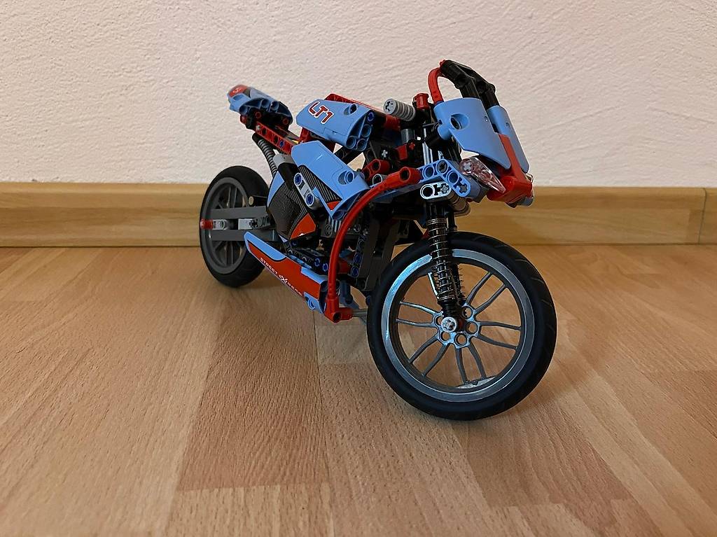LEGO Technic 42036 - Strassenmotorrad im Kanton Graubünden - tutti.ch