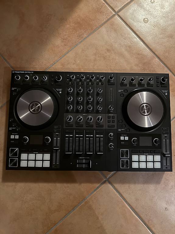 Native Instruments Traktor Kontrol S4 MK3 im Kanton Aargau - tutti.ch