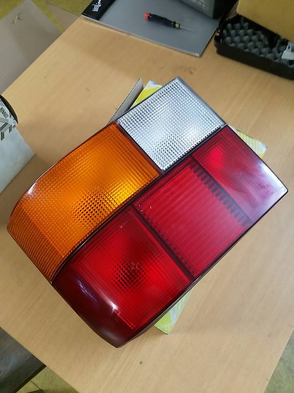NOS Renault 19 Rückleuchte Canton Zurich - tutti.ch