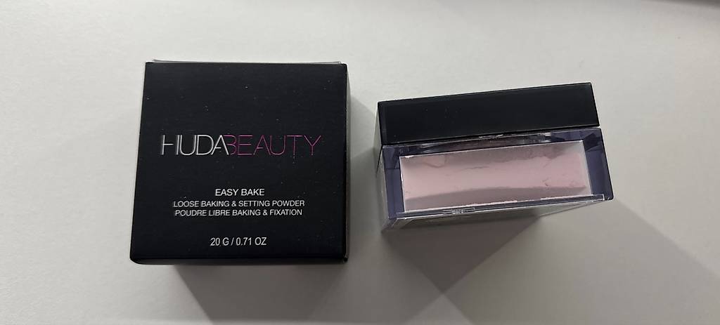 Huda Beauty Powder, Cherry Blossom Cake | Neu + 1 gratis im Kanton ...