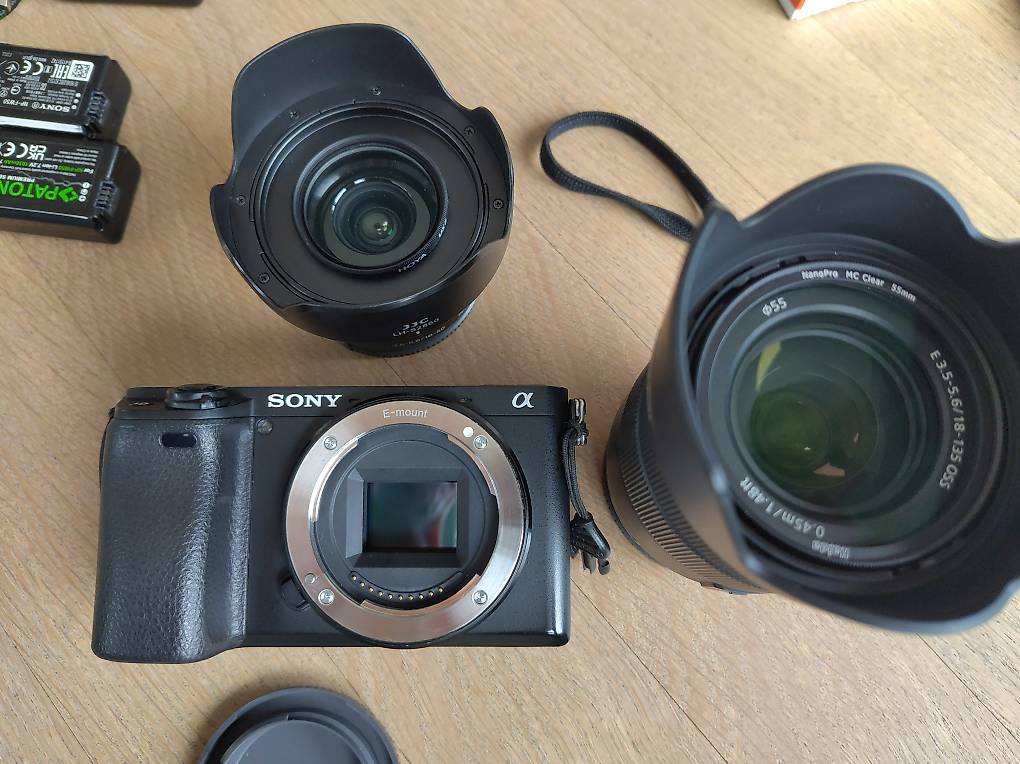 Sony Alpha 6400 Set (inkl. 2 Objektiven 18-135 & 16-50) im Kanton ...