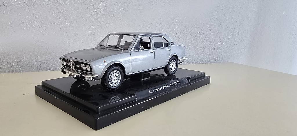 Zu verkaufen 11 Fiat, Lancia, Alfa, Massstab 1:24 im Kanton Aargau ...