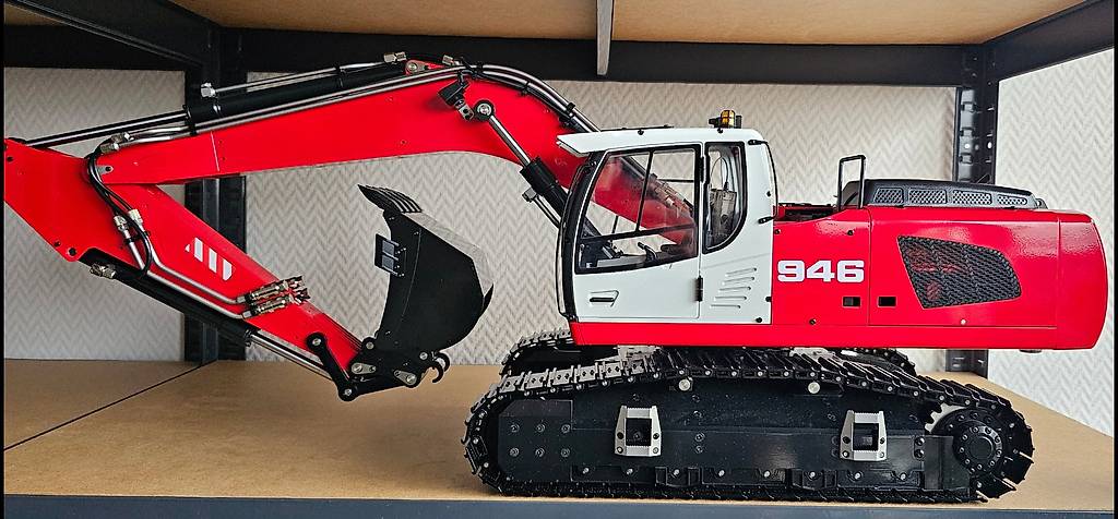 RC Bagger MT 946 Mono ROT im Kanton Freiburg - tutti.ch