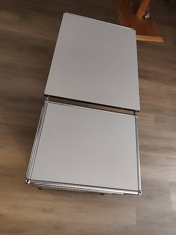 USM Haller Büromöbel Korpus mit kleinem Tisch im Kanton Basel ...