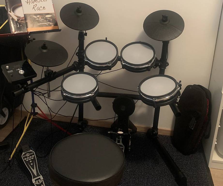 Digital Drums 420X Mesh-E-Drum-Kit von Gear4music im Kanton Basel ...