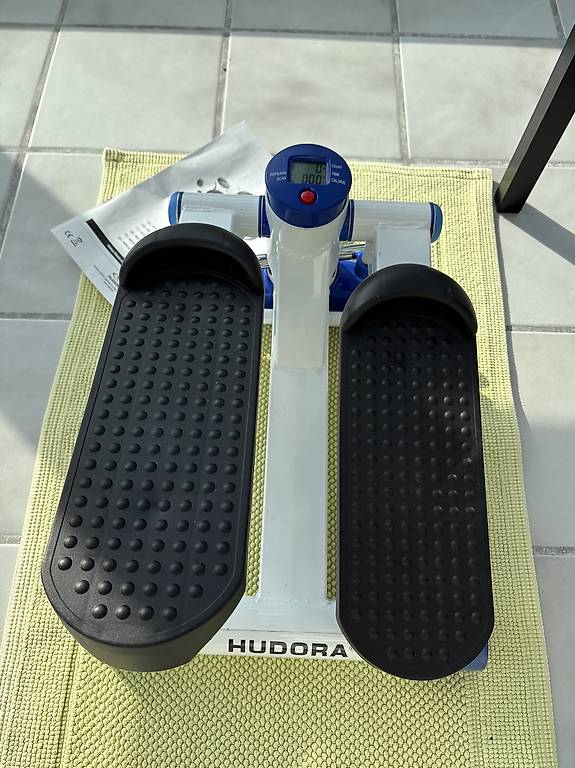 Mini stepper et peluches Fantasia, Oui-Oui, Schtroumpfette im Kanton ...