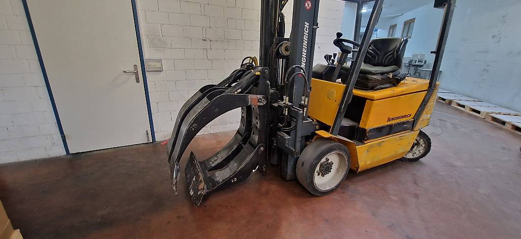 STAPLER Jungheinrich EFG-V25 ELEKTRO mit Rundzange im Kanton Schwyz ...