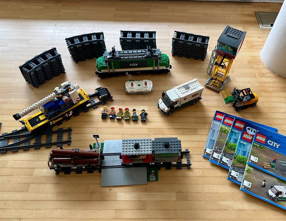 LEGO City 60198 Zug Güterzug Eisenbahn Cargo Train Grün im Kanton ...