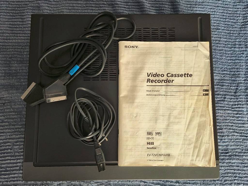 Sony EV-T2AP HI-FI VHS & 8MM/HI 8 REKORDER SCHWARZ im Kanton Solothurn ...