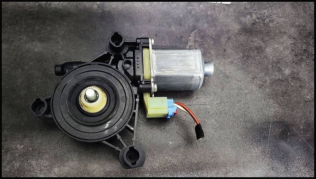 Fensterhebermotor vorne links VAG 5Q0959801B im Kanton Bern - tutti.ch