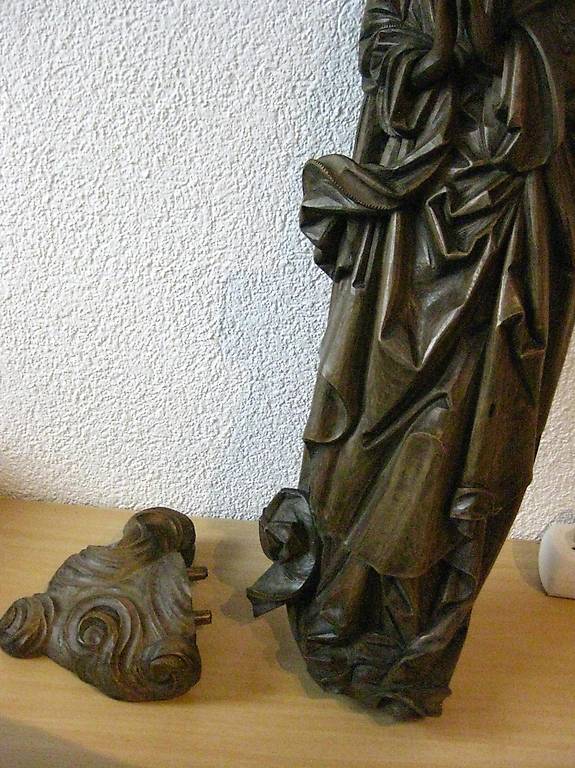 Geschnitzte Madonna, Holz, mit abnehmbarem Sockel im Kanton Solothurn ...