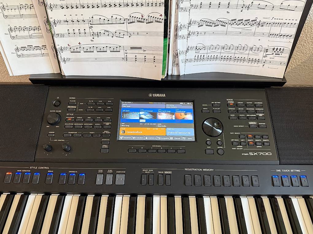 Yamaha PSR-SX 700 Keyboard mit Ständer Canton Grisons - tutti.ch