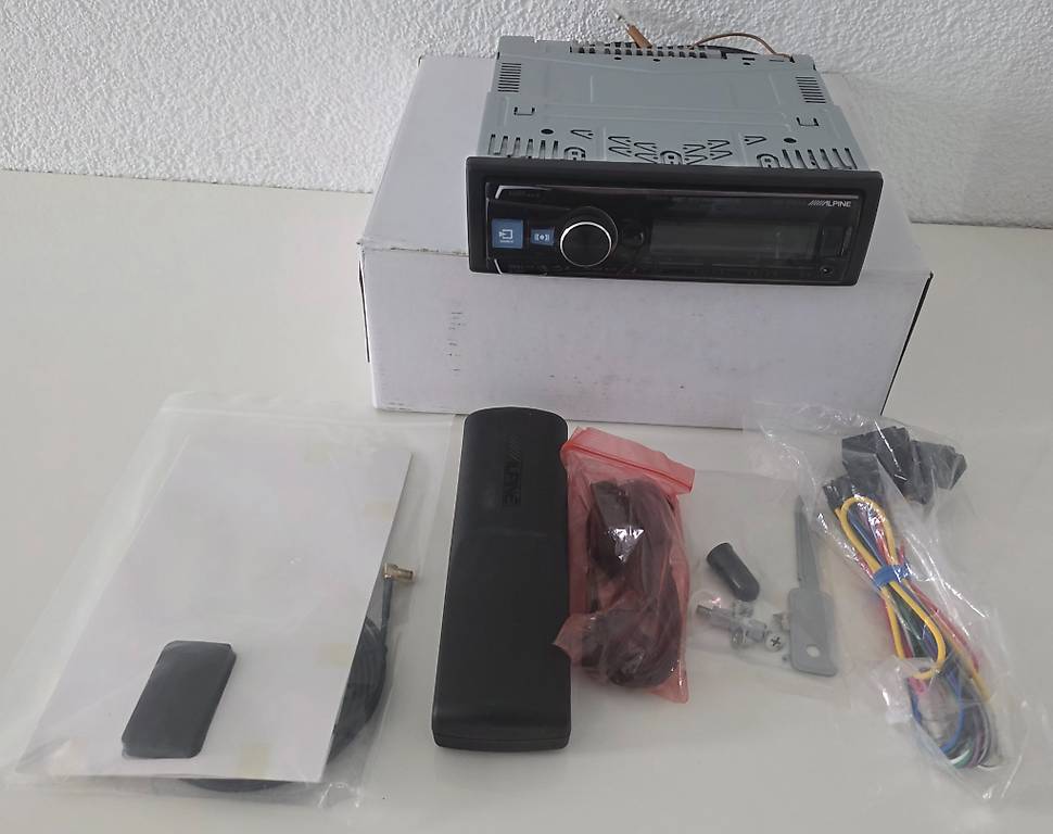 Autoradio Alpine 1-Din mit DAB+/USB/AUX/Bluetooth/4x50 Watt! im Kanton ...