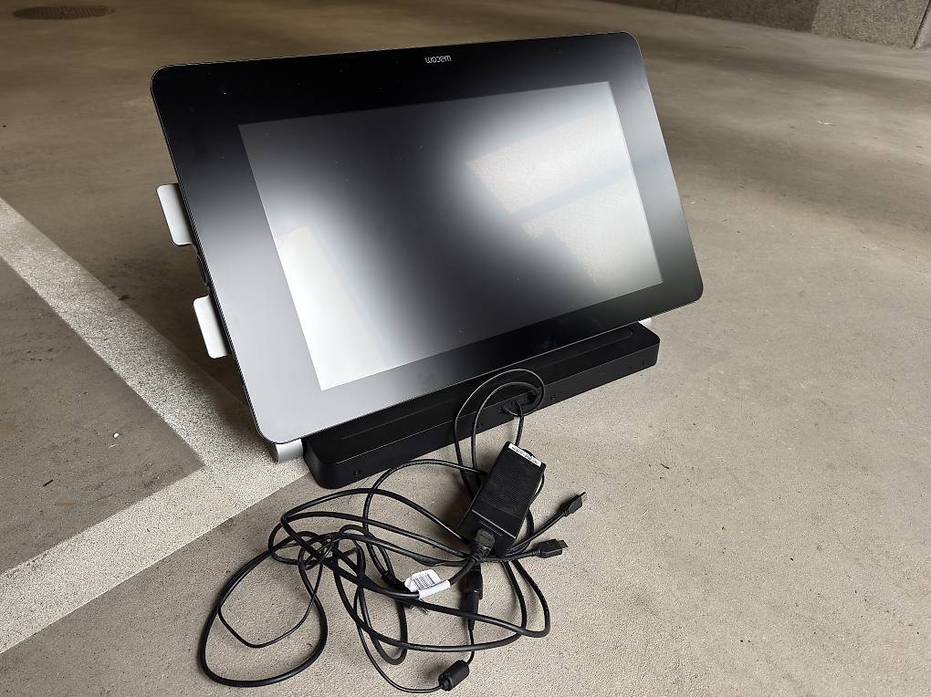 Wacom Cintiq 27QHD Touch (Creative Pen & Touch Display) im Kanton Basel ...