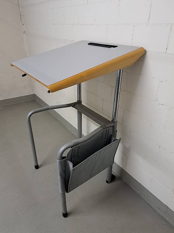 Höhenverstellbarer Pult B70xT65cm H75/H115max im Kanton Zürich - tutti.ch