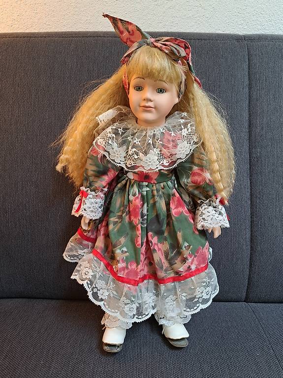 Porzellanpuppe Daniella The Classique Collection im Kanton Glarus ...