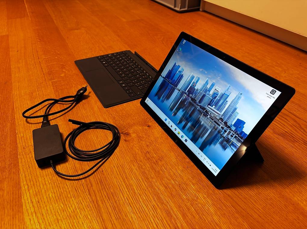 Microsoft Surface Pro 6 256 GB Top Zustand im Kanton Bern - tutti.ch