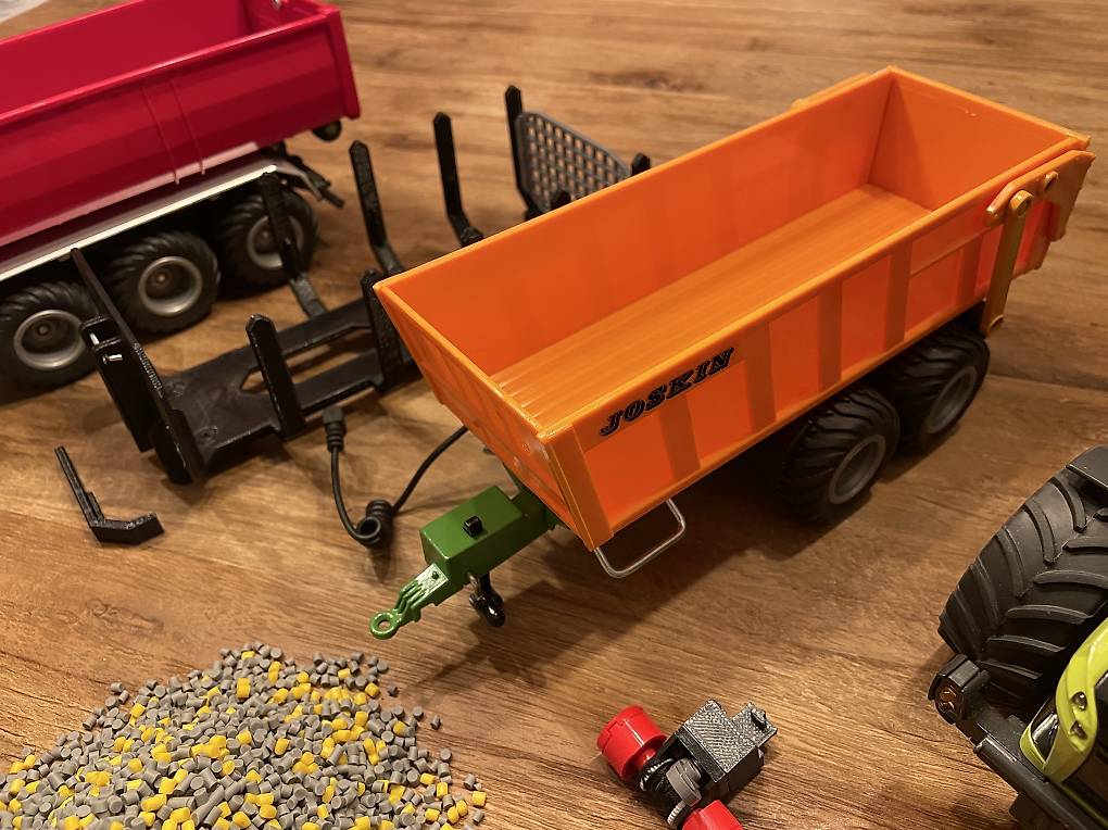 SIKU CONTROL «Claas Xerion 5000 TRAC» mit Anhänger & Zubehör im Kanton ...