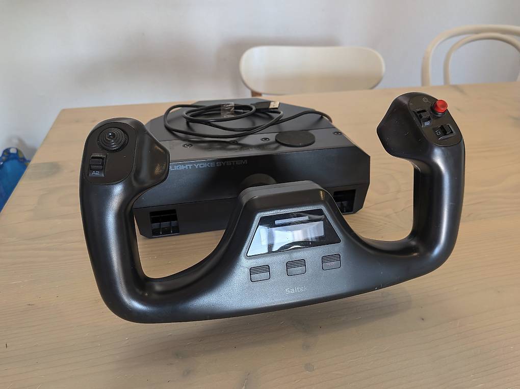 Saitek Pro Flight Yoke und Pro Flight Rudder Peddals im Kanton Zürich ...