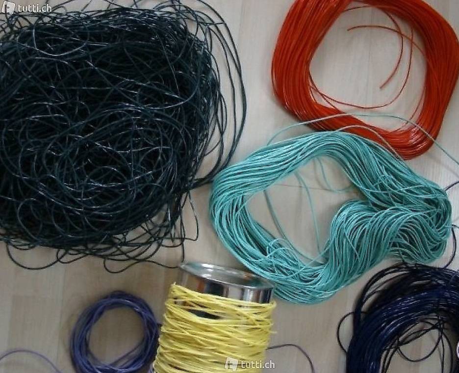 Scoubidou, Plastik-Fäden mit Loch, Kunststoff-Schnüre im Kanton ... Scoubidou, Plastik-Fäden mit Loch, Kunststoff-Schnüre im Kanton ...