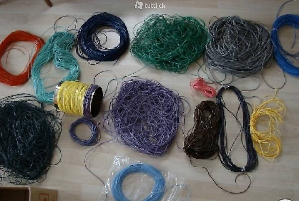 Scoubidou, Plastik-Fäden mit Loch, Kunststoff-Schnüre im Kanton ... Scoubidou, Plastik-Fäden mit Loch, Kunststoff-Schnüre im Kanton ...