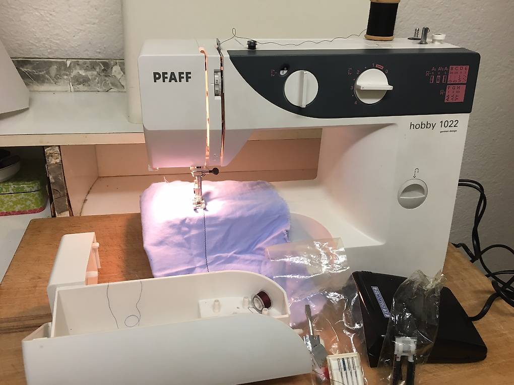 Nähmaschine PFAFF Hobby.1022 mit Koffer im Kanton Basel-Landschaft ...