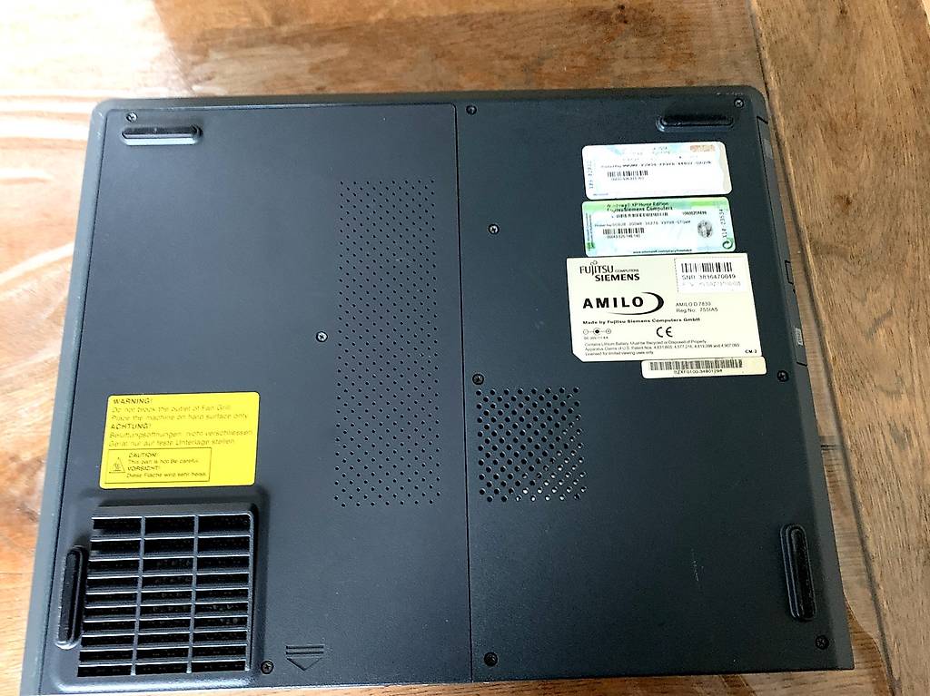 Fujitsu Siemens Amilo Model: D7830. Laptop startet nicht. Fü im Kanton ...