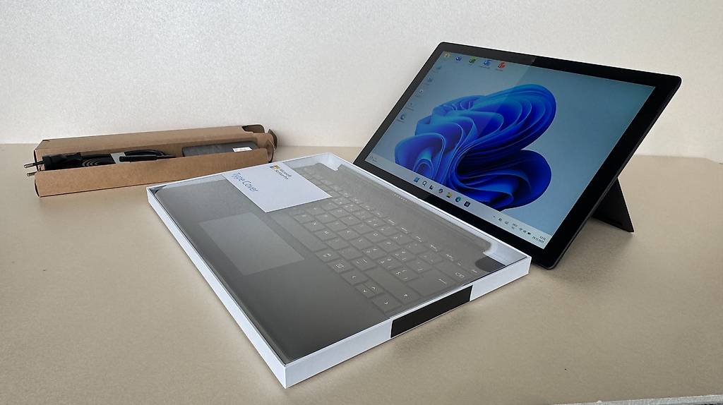 Microsoft Surface Pro 7+ mit 8GB RAM, 256GB SSD Win11 Office im Kanton ...