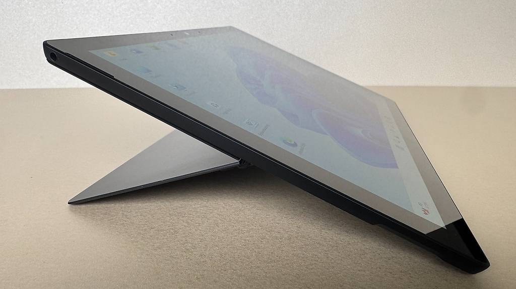 Microsoft Surface Pro 7+ mit 8GB RAM, 256GB SSD Win11 Office im Kanton ...