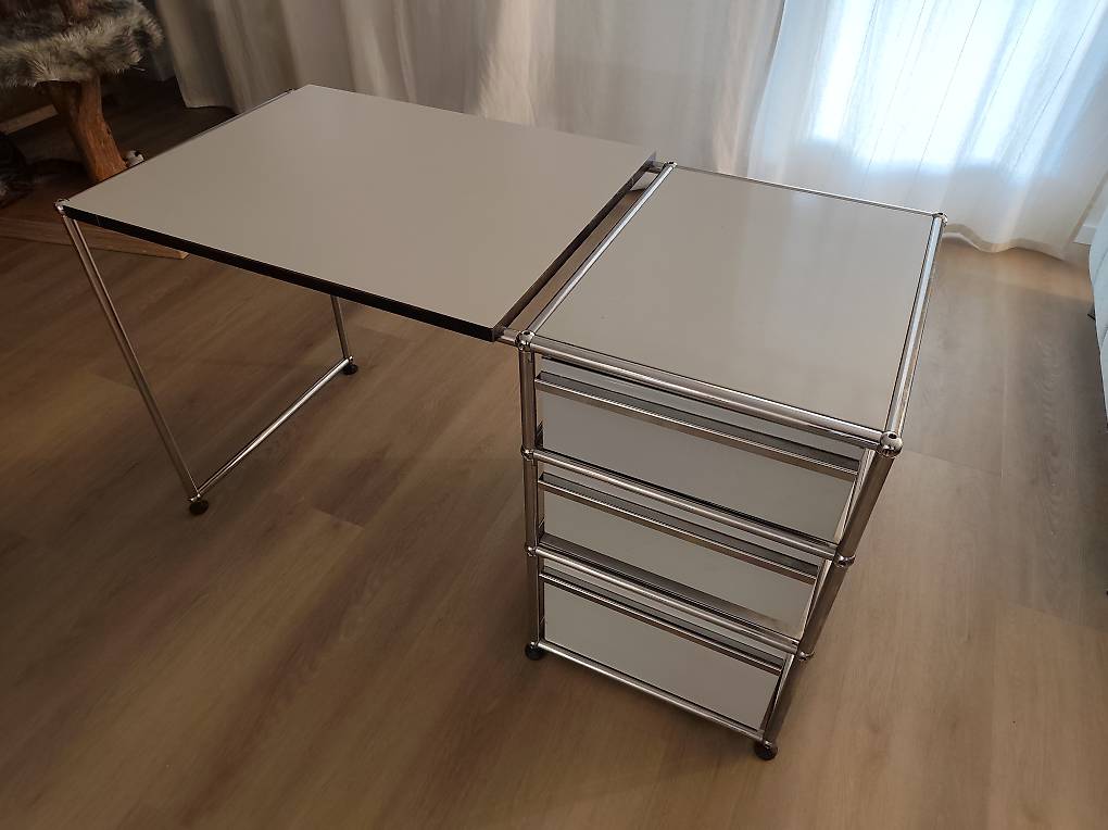 USM Haller Büromöbel Korpus mit kleinem Tisch im Kanton Basel ...