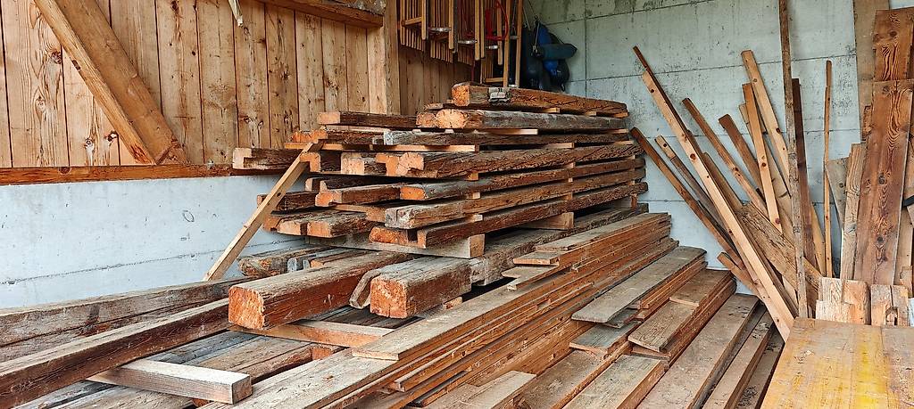 Fichtenholz - Balken bis 5 m Länge, trocken gelagert Canton Saint-Gall ...