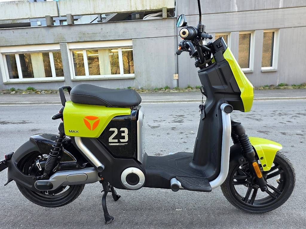 Yadea GFX MAX E-Scoteer im Kanton Aargau - tutti.ch