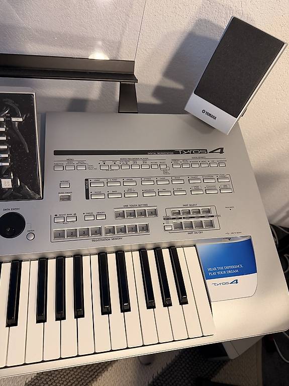 Yamaha Tyros 4 mit Lautsprechersystem und Taschen im Kanton Aargau ...