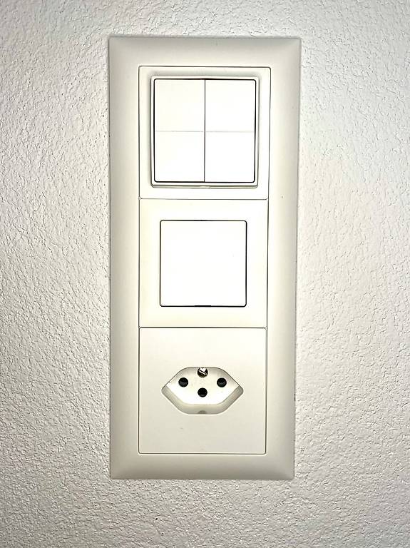 Feller EDIZIO Shelly BLU Wall Switch 4 Halterung 3er im Kanton Schwyz ...