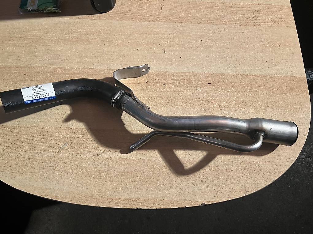 Ford Einfüllstutzen 1727198 (NEU) im Kanton Zürich - tutti.ch